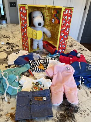Vintage Peanuts Snoopy 1963 Wardrobe Trunk Plush Nine Outfits ...