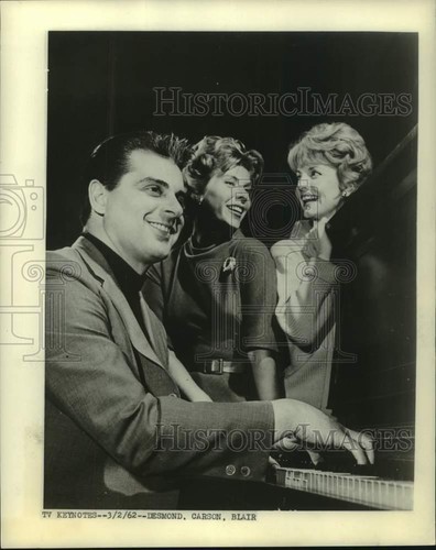 1962 Press Photo Singer Johnnie Desmond performs with Mindy Carson ...