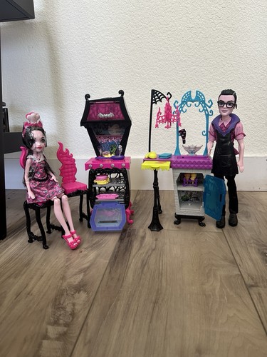 Monster Family Vampire Kitchen with Dracula & Draculara and ACCESSORIES ...