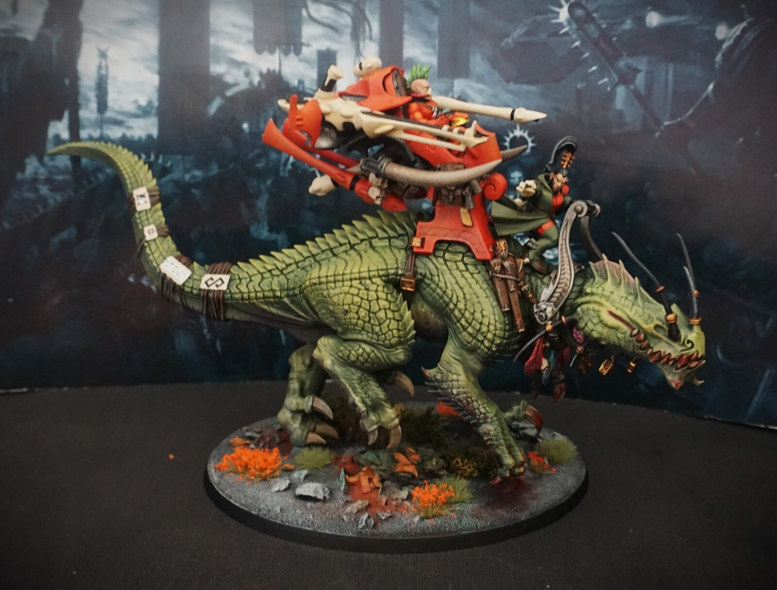 Autarh on Troglodon Exodites painted Warhammer 40k Aeldari Drukhari ...