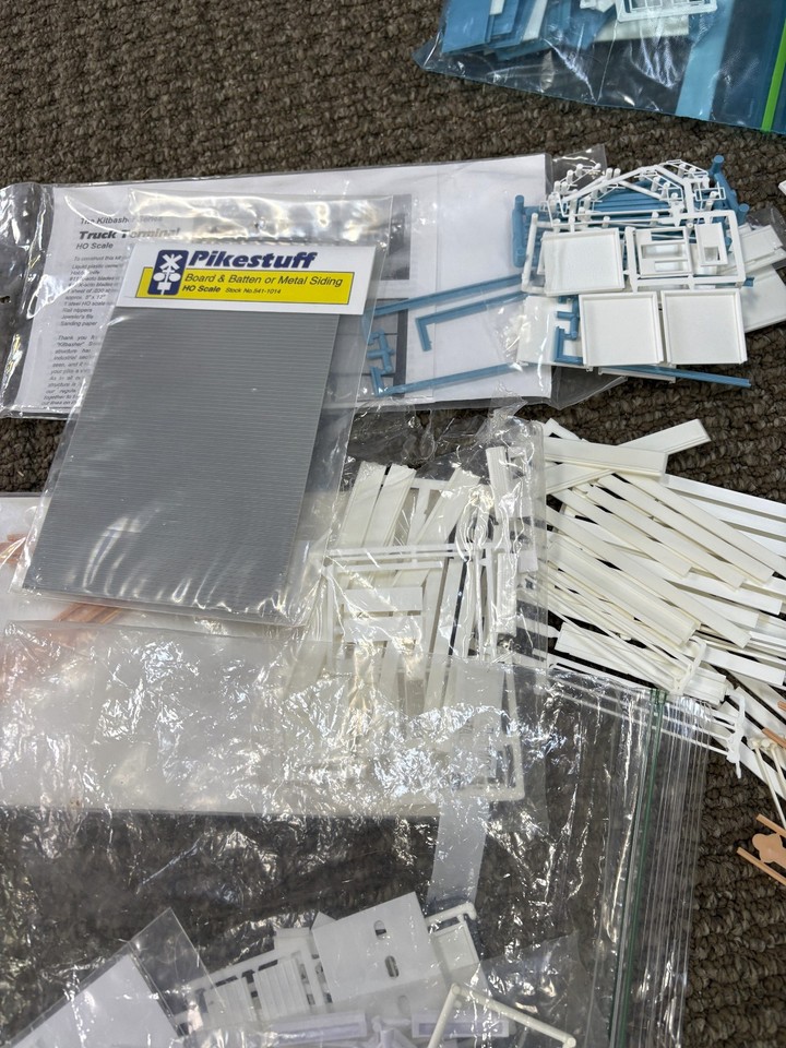 Pikestuff HO Scale Details Assortment, warehouse plus Vollmer building ...