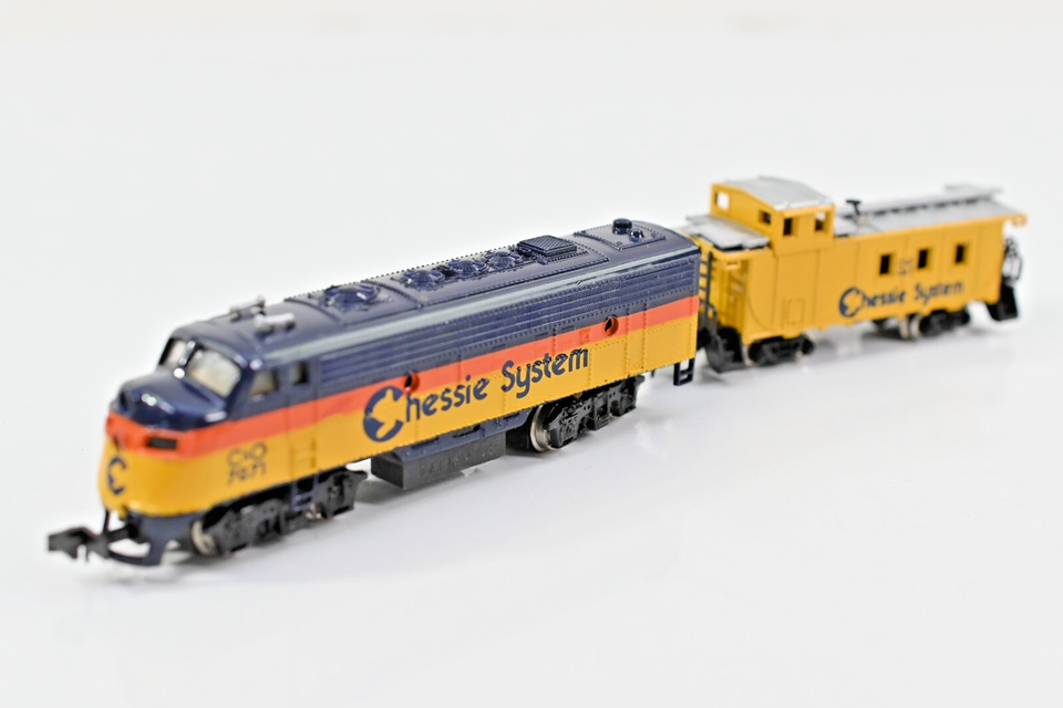Bachmann 61600 HO F9 Diesel Locomotive Caboose Chessie System C&O 7071 ...