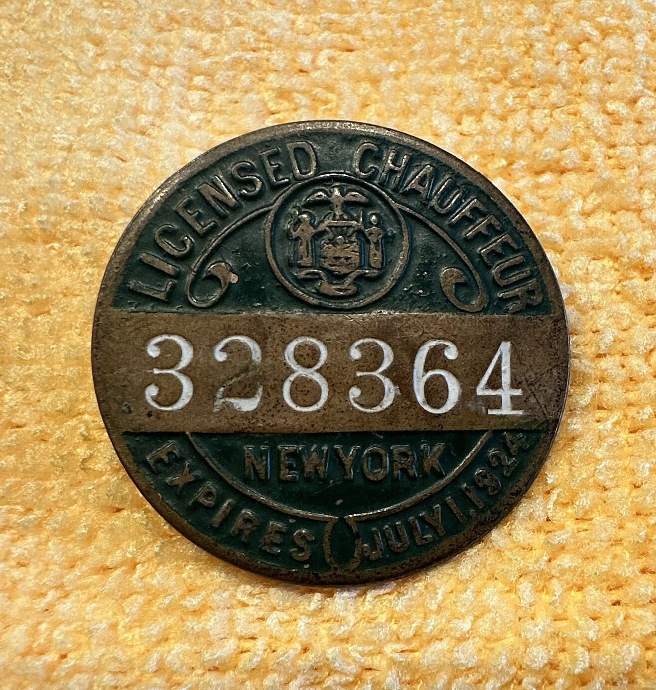 1924 New York Chauffeur License 328364 1.25"H Complete With Screwback ...