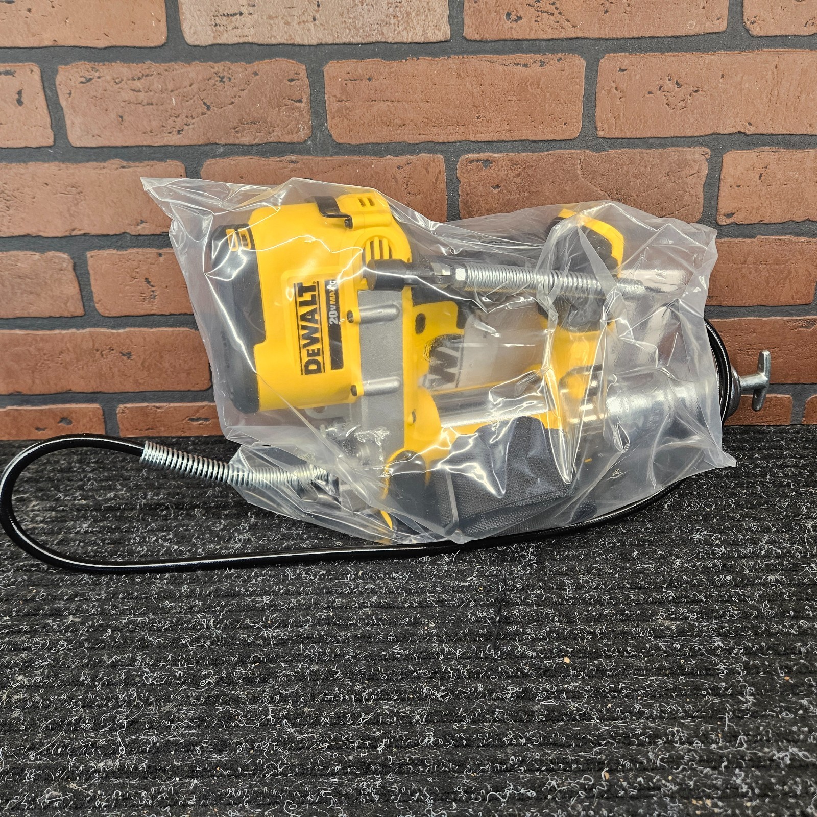 Dewalt DCGG571 20V MAX Variable Speed 10,000 PSI Grease Gun-***NEW***