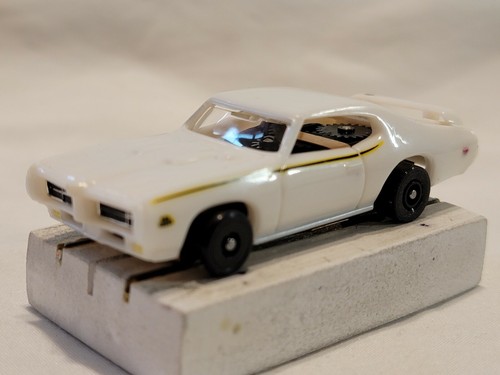 The Judge 1969 Pontiac GTO White Model Motoring ho slot car with a TFX ...