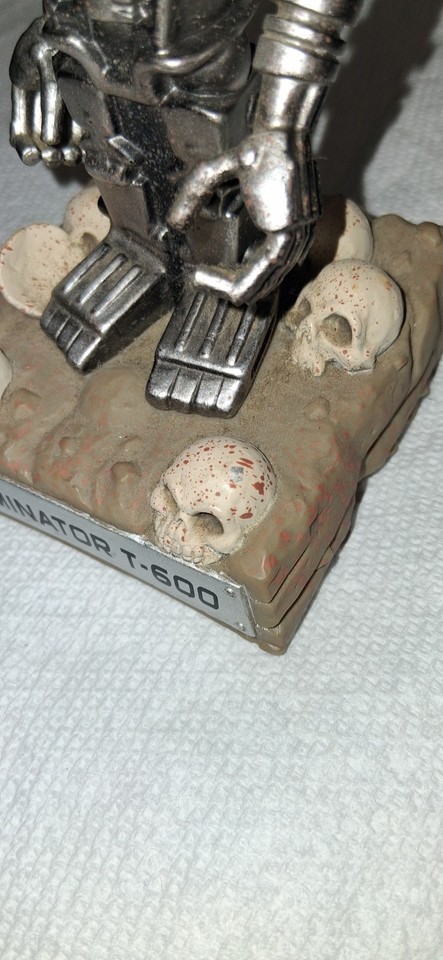 2009 Terminator Salvation T- 600 Bobblehead Eyes Light Up With Button ...