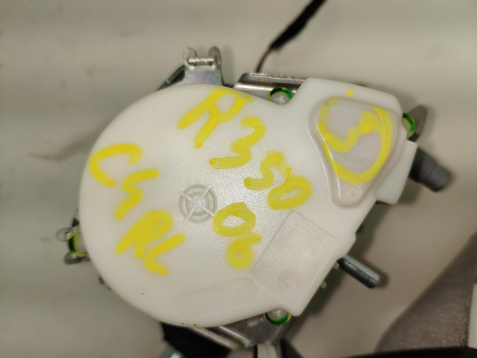 06-07 MERCEDES W251R350 REAR LEFT PASSENGERS SEAT BELT RETRACTOR ...