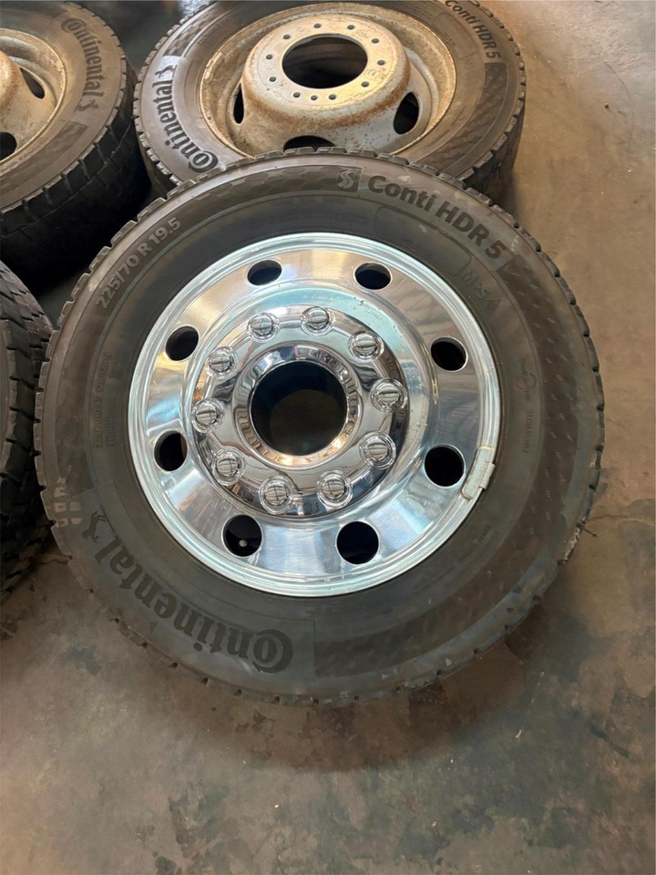 Set of Used '05-'25 Ford F450 F550 19.5" Wheels 225/70R19.5 Continental ...