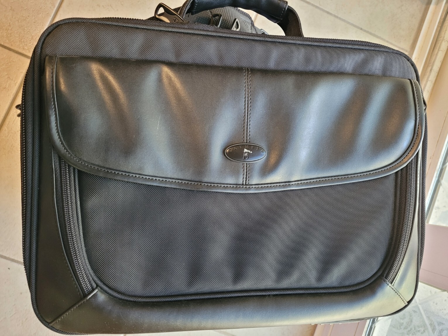 Olympia Business Laptop Case/Bag 3 sections for laptop, files and cells ...