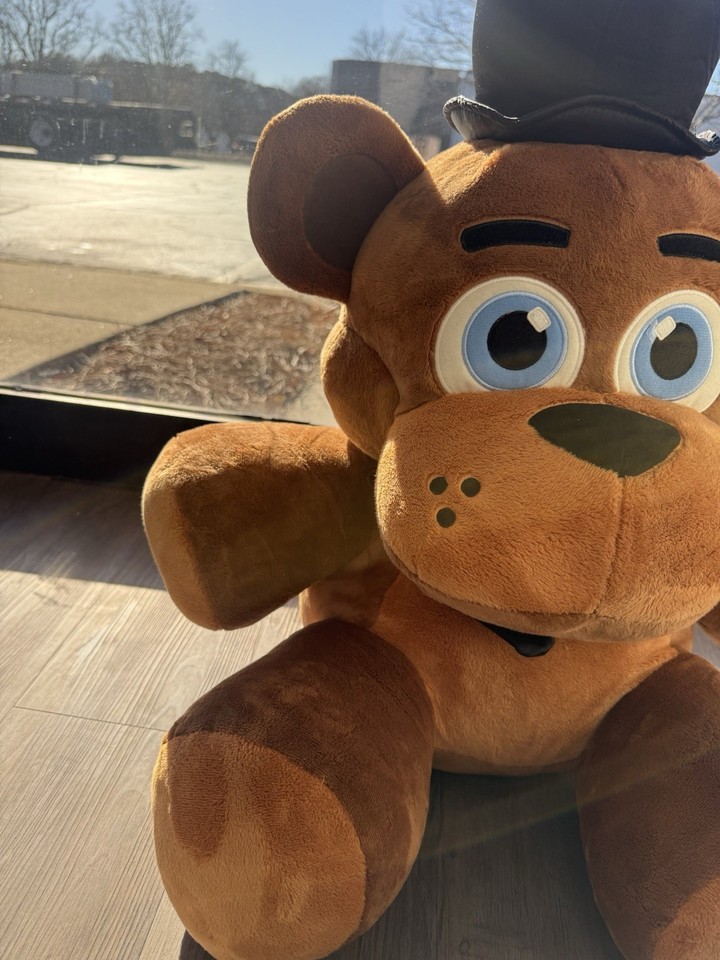 Five Nights at Freddy's 20” Giant Classic Freddy Bear Plush 2025 ...