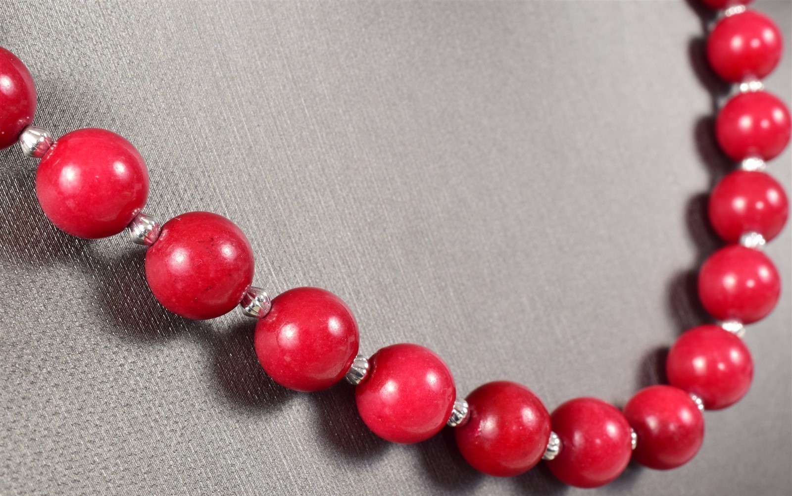 22" Vintage Bright Red Quartz Round Beaded Statement Gemstone Necklace ...