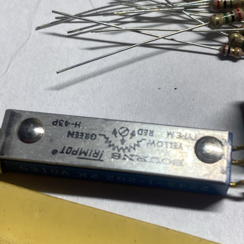 KC kHz 10 meter Ham Radio quartz crystal. Capacitor, lot of over 100 ...