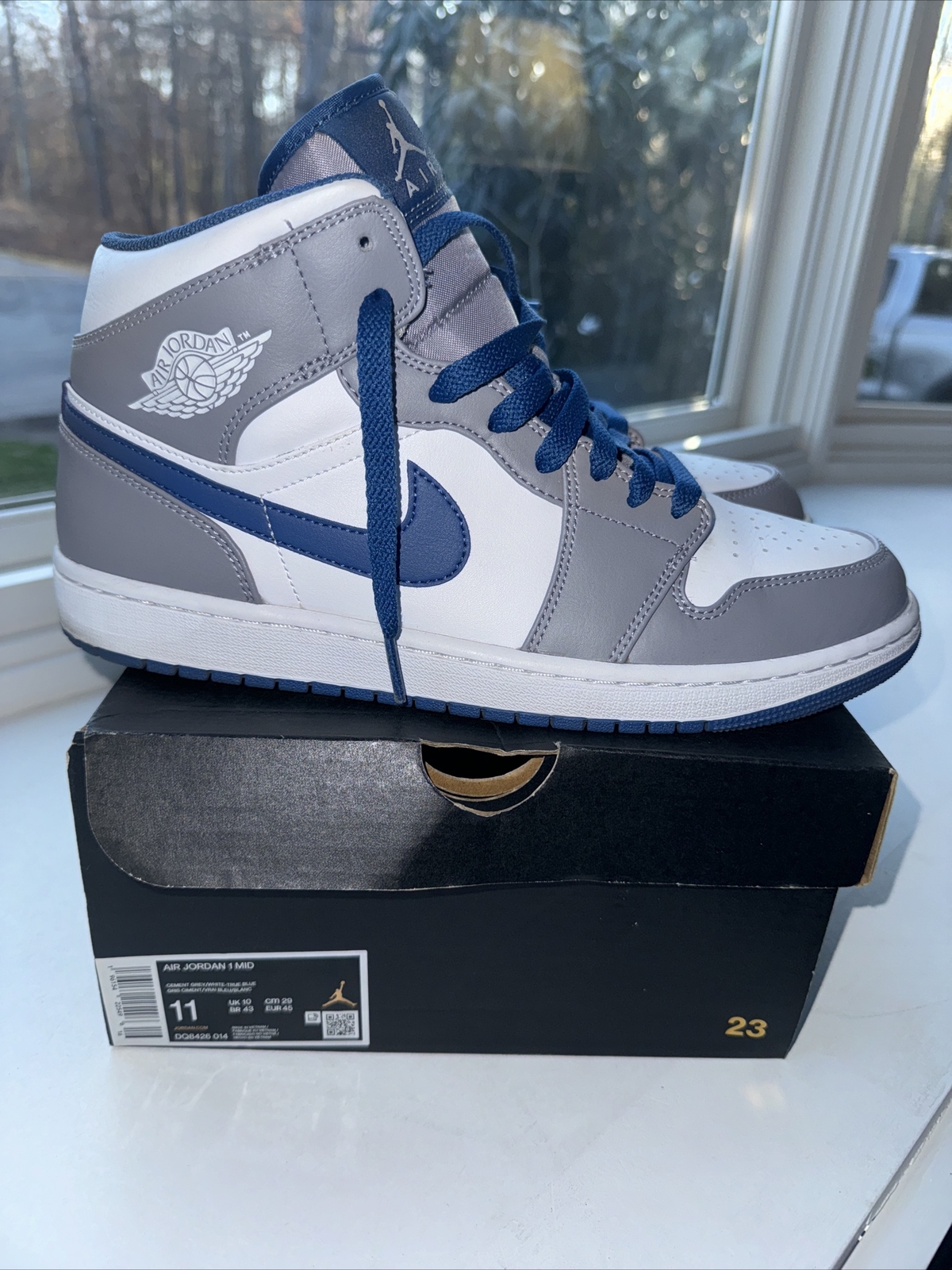AUTHENTIC NIKE AIR JORDAN 1 MID "TRUE BLUE" US 11 - Gem