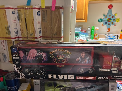 1/32 NEW RAY KEN W900 CUSTOM ELVIS SEMI DRY VAN # C 44 | eBay