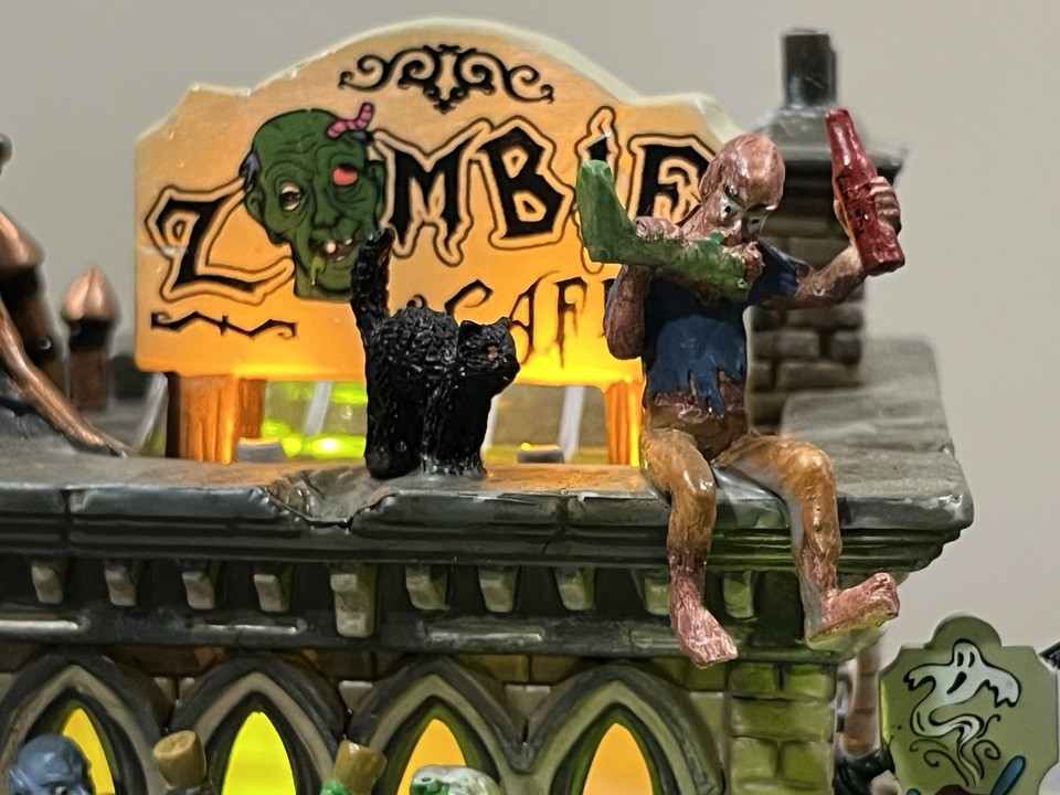 Lemax Spooky Town: ZOMBIE’S CAFE 2006 | eBay