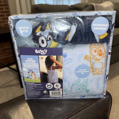 Bluey 3 Piece Spa & Bath Set - Includes Towel Wrap, Loofah & Spa ...