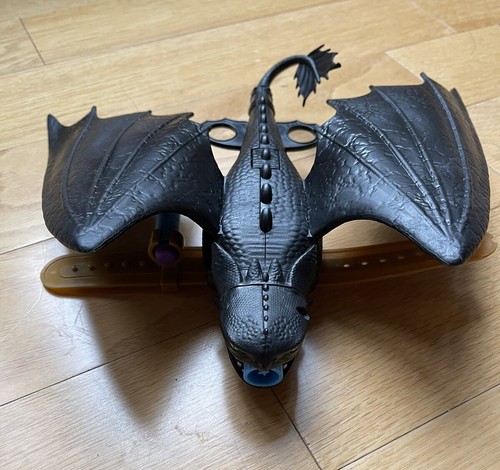 Dreamworks How To Train Your Dragon Role Play Fireball Wrist Launcher ...