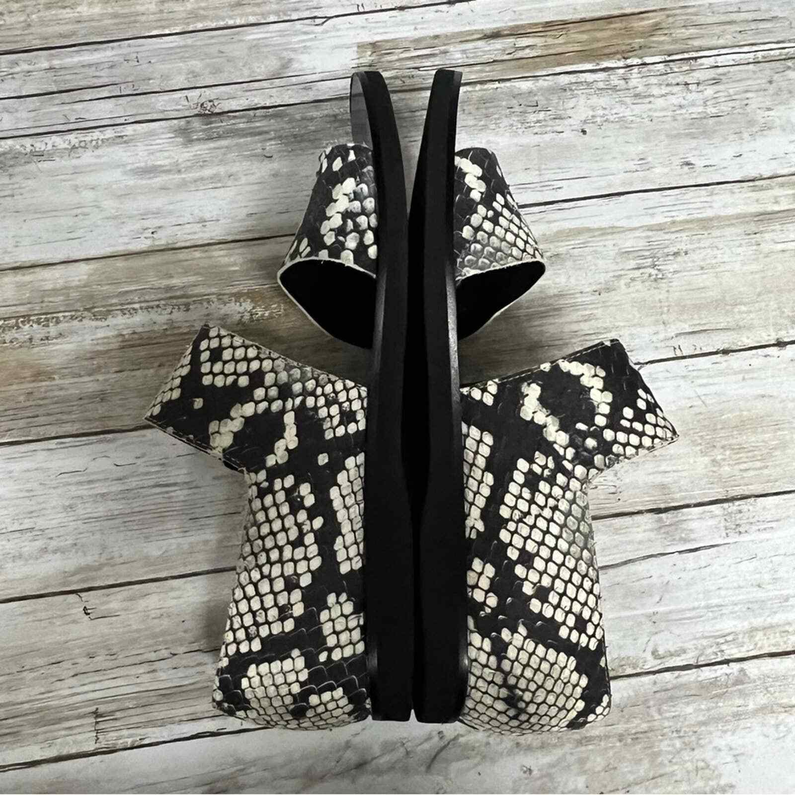 Vince Salina Snake Python Print Sandal Woman Size 8 M - Gem