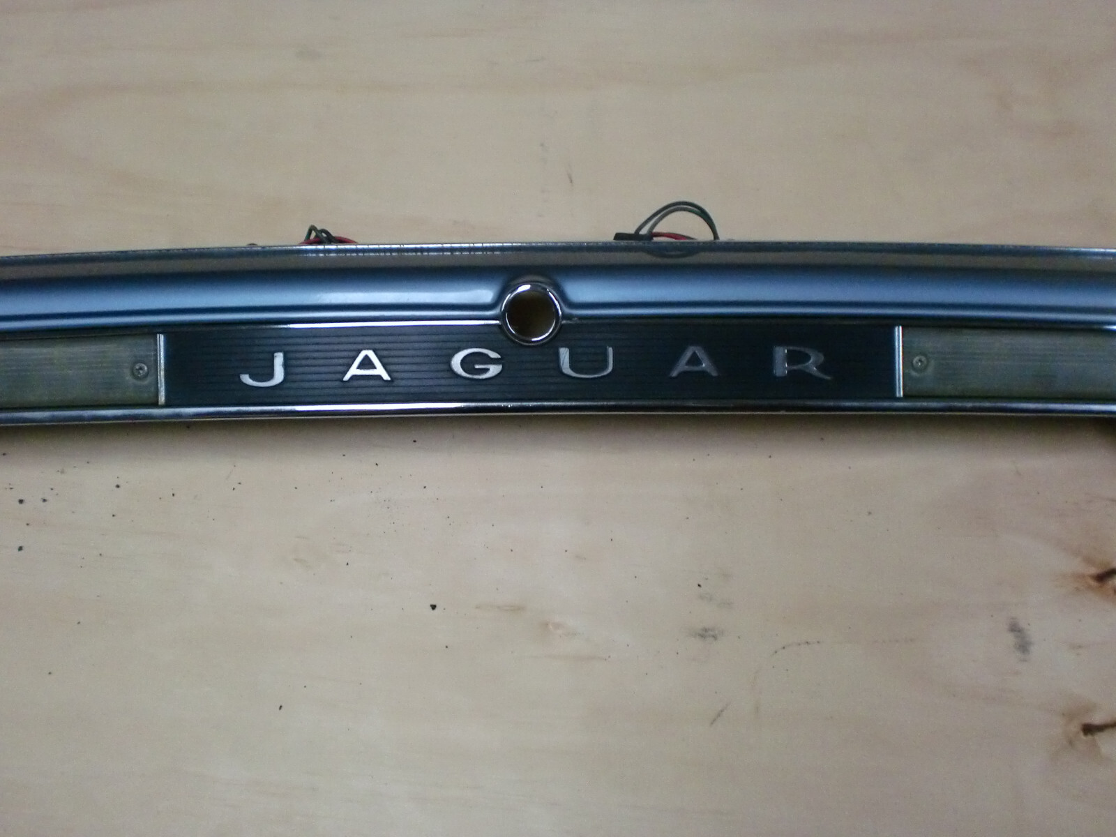 JAGUAR XJS BOOT LID PLINTH & REVERSING LAMP ASSEMBLY USED | eBay UK