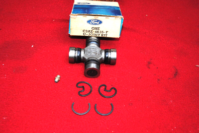 63 64 65 - 73 NOS FORD & MUSTANG SMALL BLOCK SIZE DRIVE REAR U JOINT ...