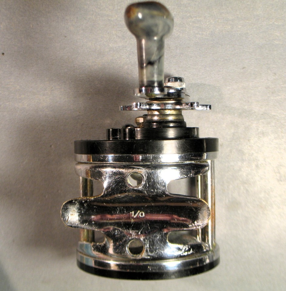 Vintage Large Tackle Box Fishing Reel Bait Casting Unknown Manufacturer ...