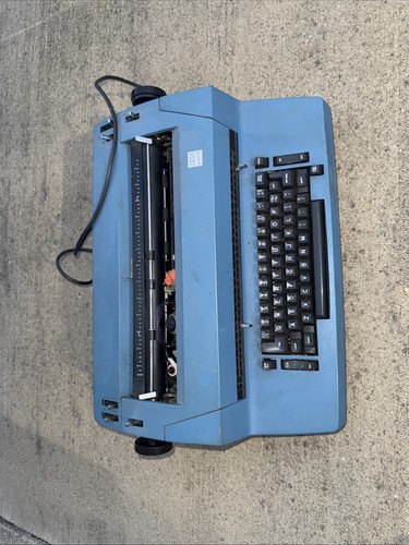 Vintage IBM Correcting Selectric II 2 Electric Typewriter Powers On ...