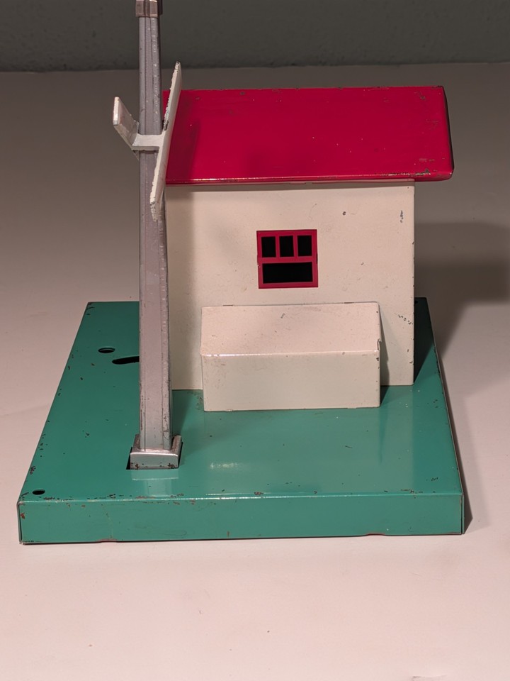 Lionel 451 Switchmanman Signal Shack & Animated Switchman Swinging ...