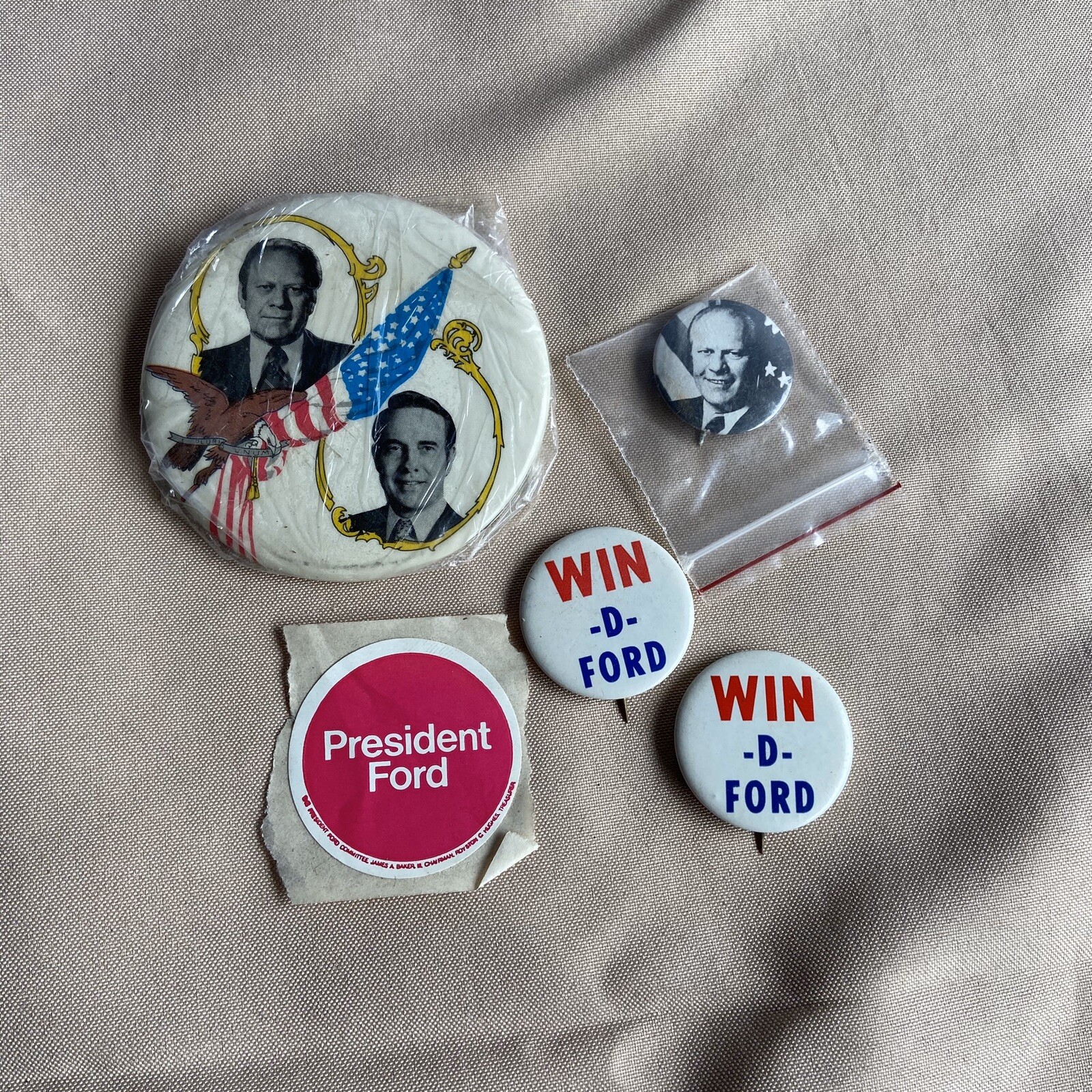 Collection of 5 Gerald Ford Presidential Campaign Buttons & Sticker | eBay