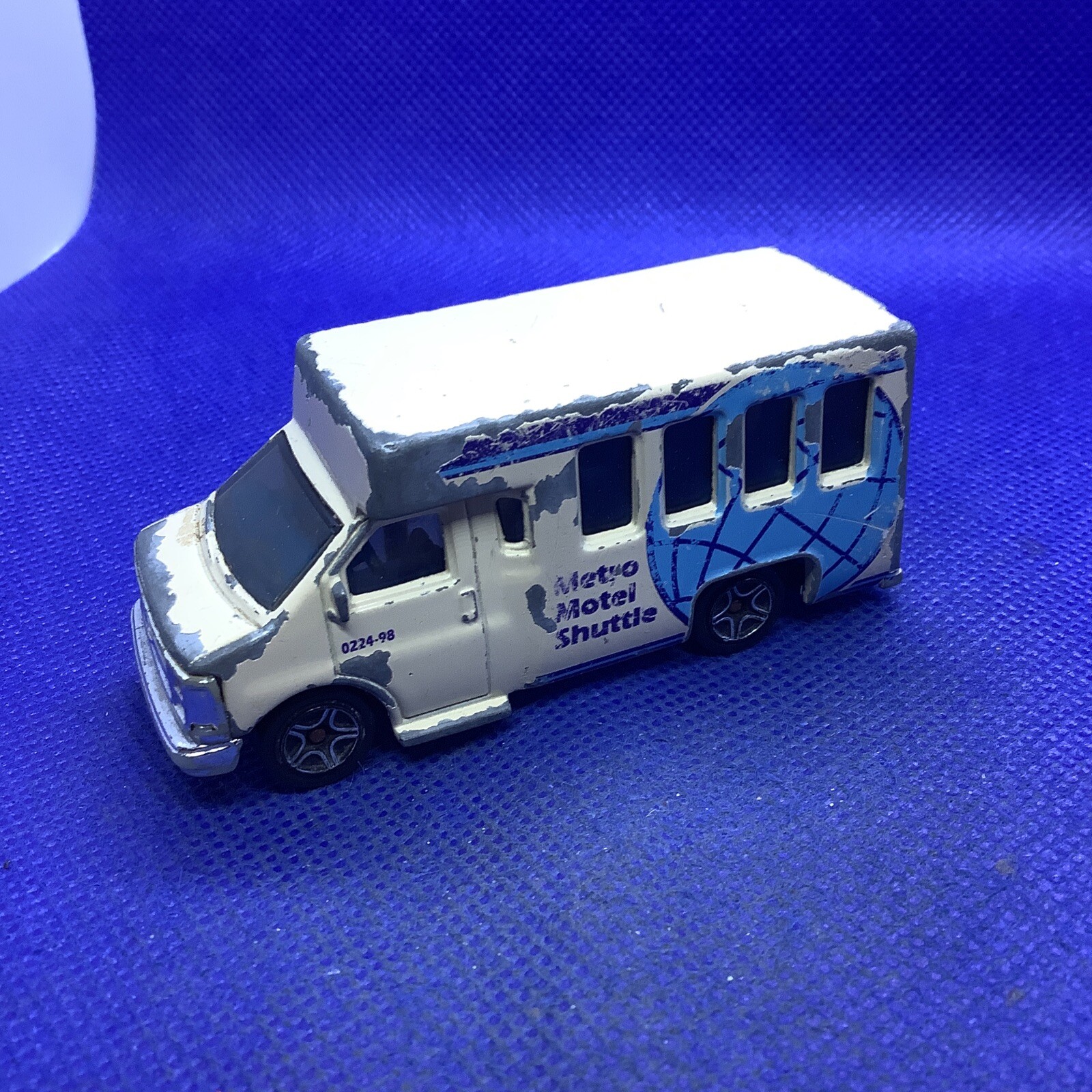 1998 Matchbox White Chevy Transport Bus Metro Motel Shuttle 1:80 Scale ...
