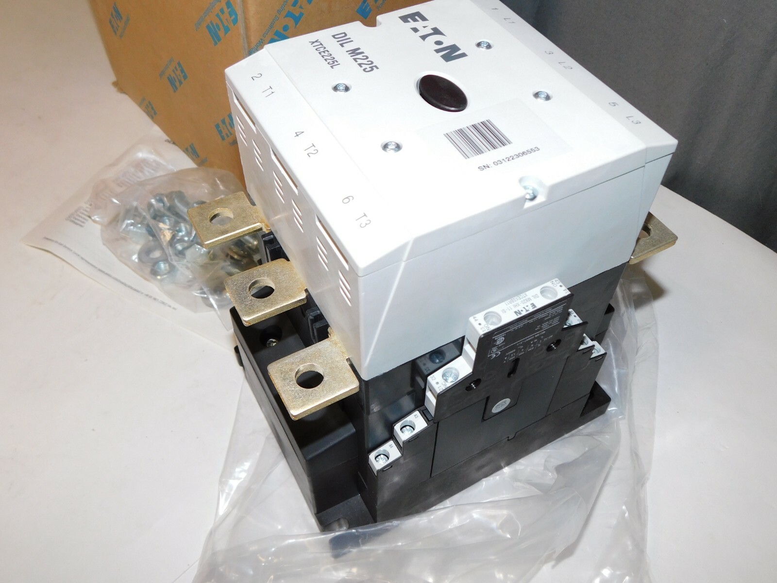 NEW Eaton XTCE225L22A Contactor 110-250V AC/DC 3P 225A FVNR DILM225/22 ...