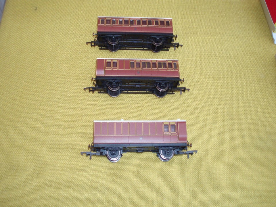HORNBY OO Gauge LBSCR 4 Wheel coaches x 3, 1st & 3rd class and baggage ...