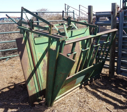 Big Valley Calf Tilt Table with Headgate for Calves up to 450 lbs ...
