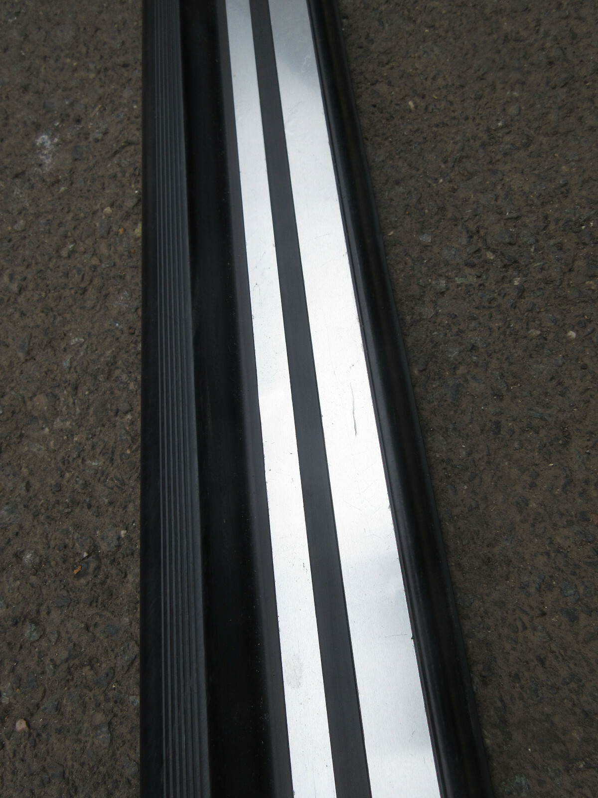 Einstiegsleiste schwarz Mercedes-Benz W124 W 124 Coupe C124, mit Chrom ...