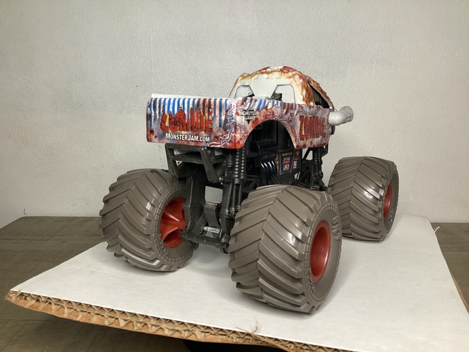 Monster Jam 1:24 Zombie Monster Truck With Movable Arms BKT Tires | eBay