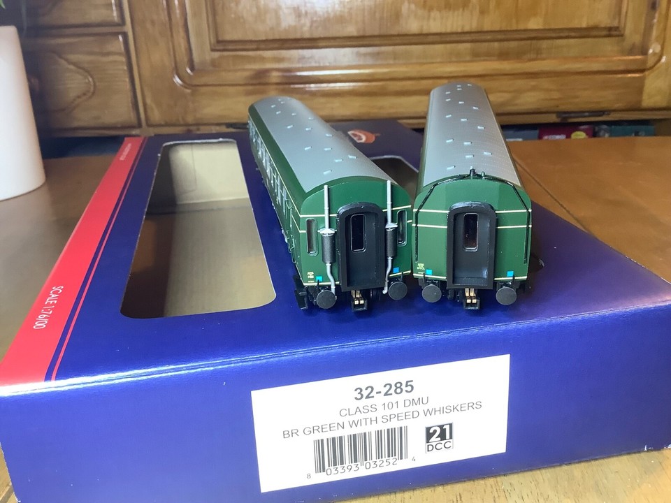 Bachmann 32-285 BR Green Class 101 2 Car DMU Newcastle/Middlesbrough ...