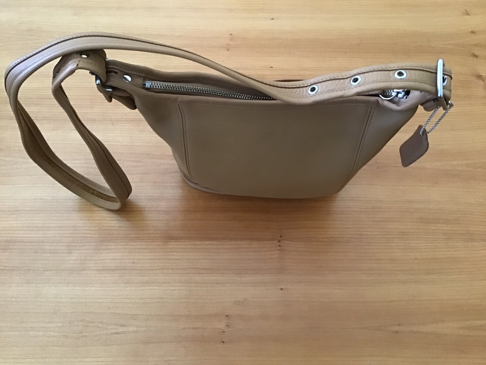 VINTAGE COACH #9816 SLIM DUFFLE LEATHER BAG, SIZE M - Gem