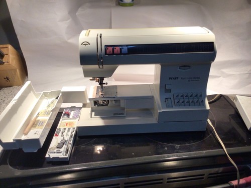 Pfaff Tiptronic 6230 Sewing Machine W/pedal, Accessories, WHEELED CASE ...