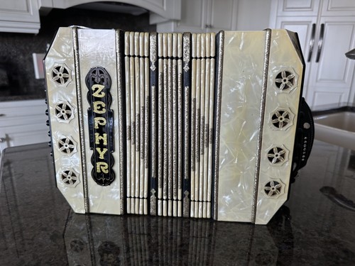 Glass Zephyr Concertina / Quad C Box with Long Plate Reeds and ...