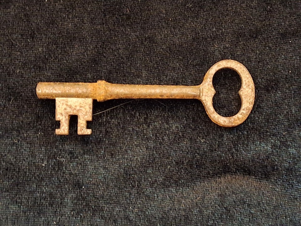 Cast Iron Skeleton Key Vintage/Antique Locked Chest Key Steampunk ...