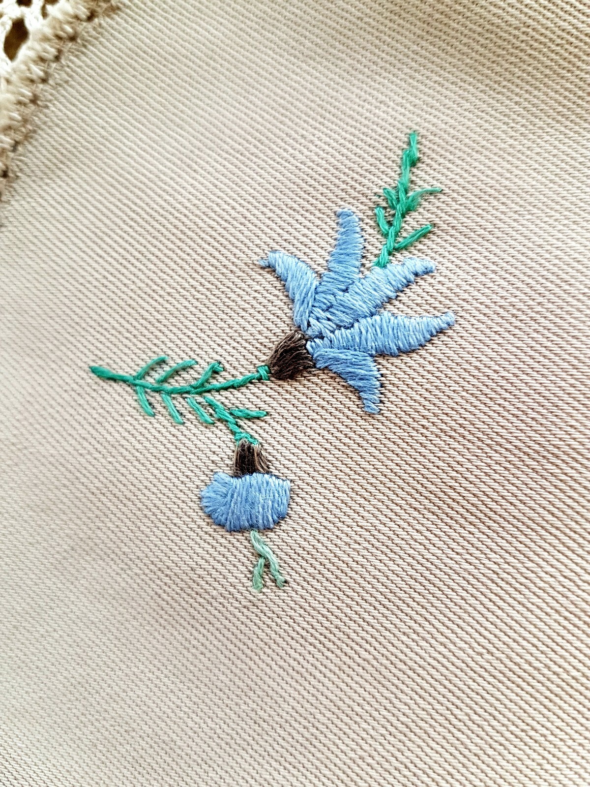 VTG AUSTRALIAN BLUE WREN ON FLOWERING GUM W BORONIA HAND EMBROIDERED ...