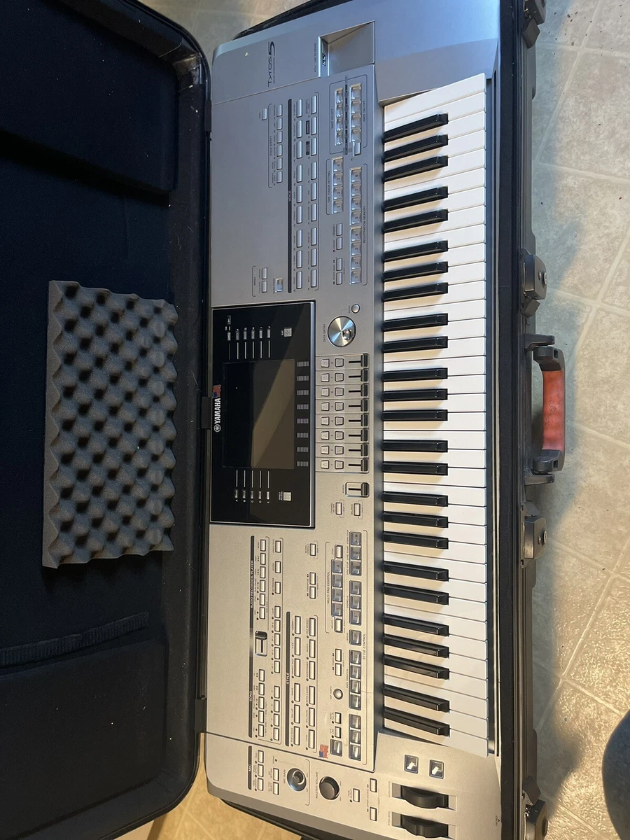 Yamaha Tyros 5 Keyboard