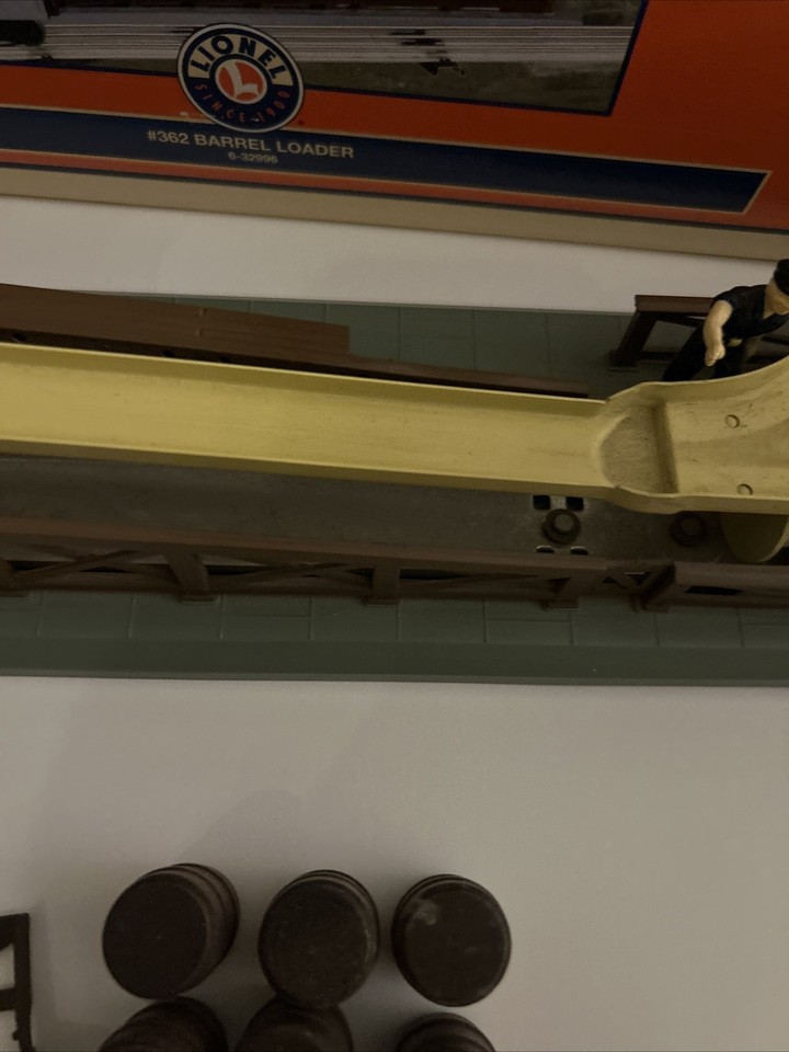 Lionel 6-32996 O Operating Barrel Loader - Comes W/ Everything Seen | eBay