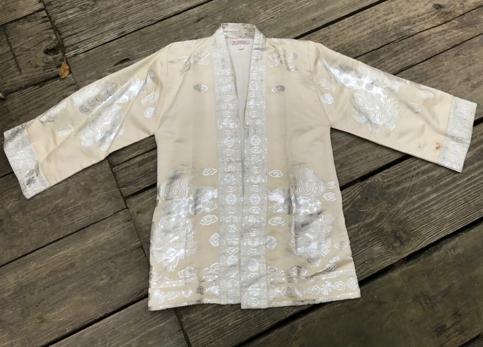 Vintage Japanese Ivory & Silver Embroidered Silk Kimo… - Gem