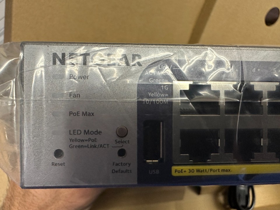 NetGear GS752TP-300NAS V3 48-Port Gigabit Ethernet PoE+ Smart Switch,4 ...