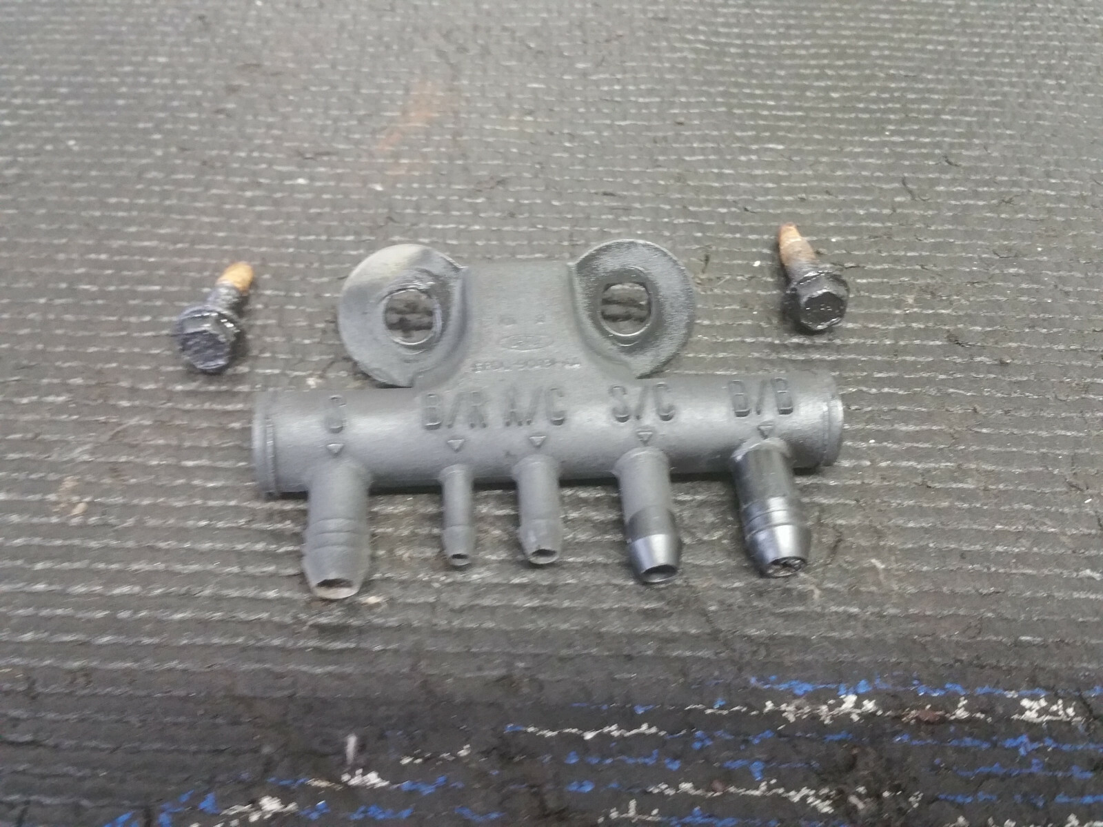 87-93 Ford Mustang Vacuum Distribution Block Tree Brake Booster ...