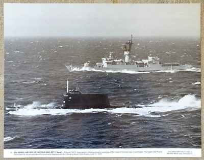 11x14 PHOTO COLD WAR USS PHARRIS FRIGATE / SOVIET GOLF-CLASS SUBMARINE ...