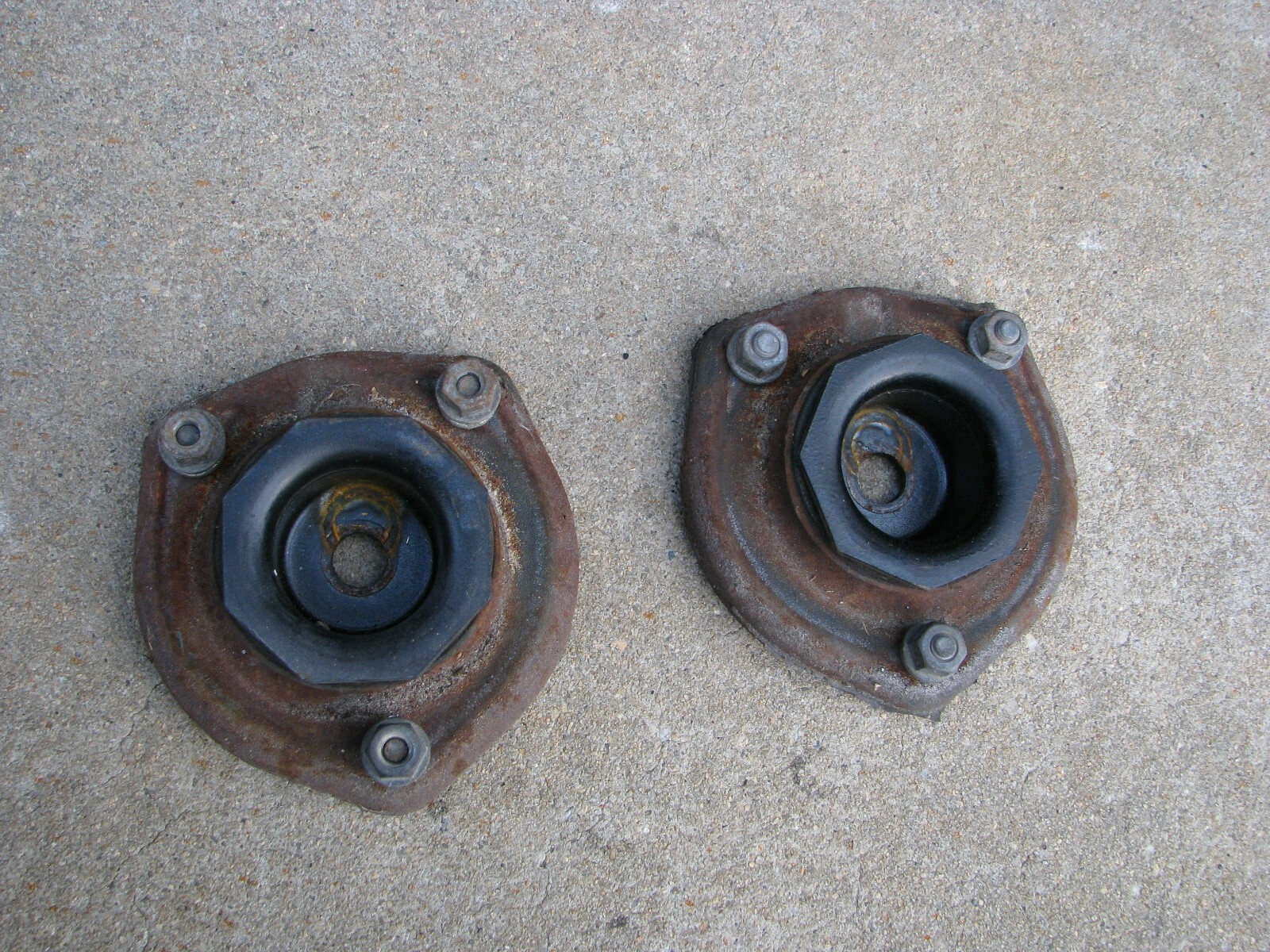 85-89 TOYOTA MR2 REAR STRUT TOP / UPPER MOUNT / SPRING PERCH good used ...