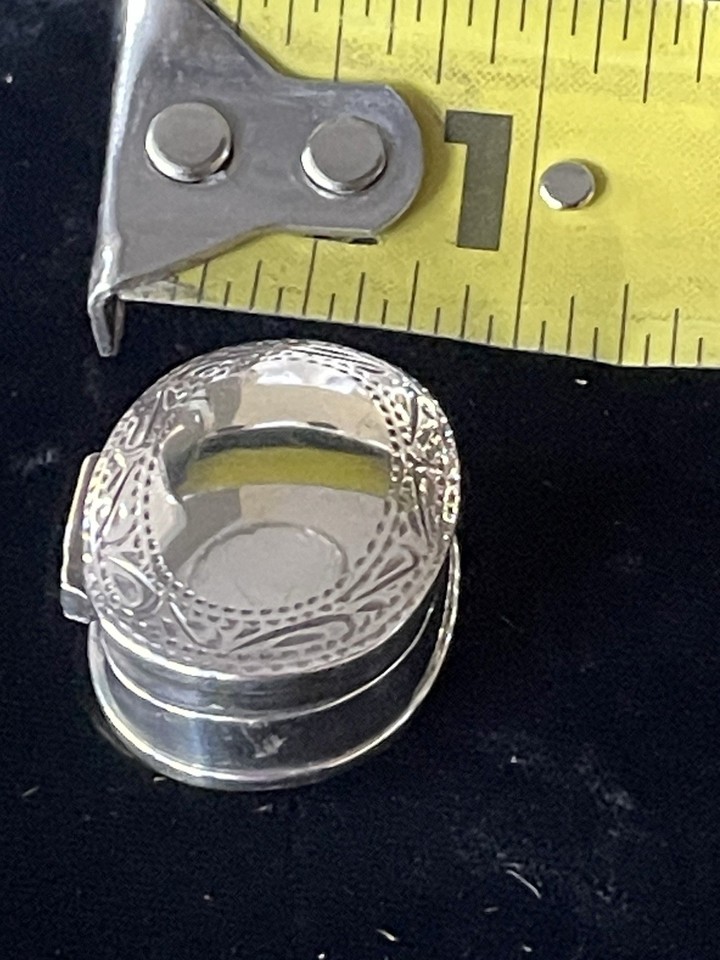 Vintage Engraved Ornate Oval .925 Sterling Silver PILL/TRINKET BOX W ...