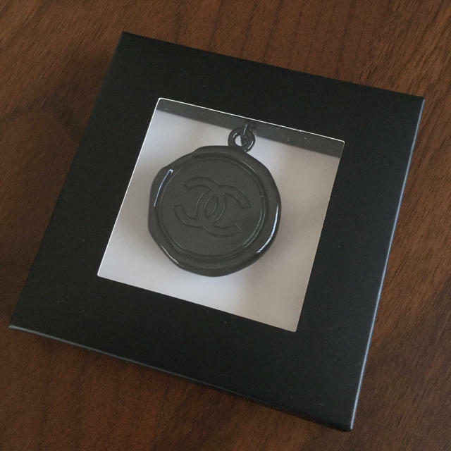 Chanel Bag Charm Key Ring Novelty Black Carved Seal Buying Cosmetics ...