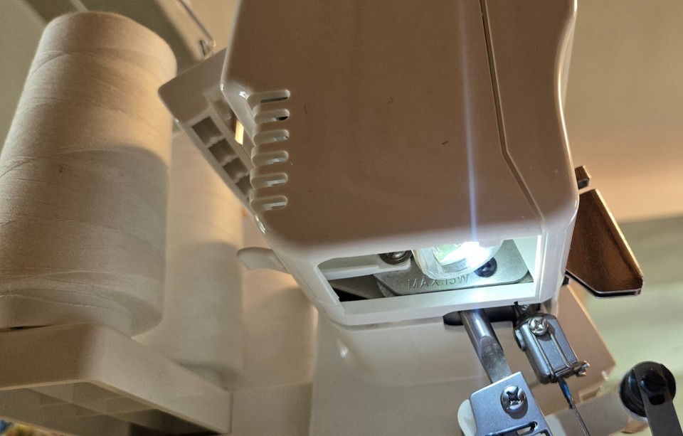 SINGER ULTRALOCK SERGER 14SH654 with 34 Spools DIFFERENTIAL FEED | eBay